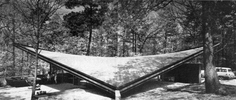 CATALANO Eduardo Raleigh House (1954) – Platform