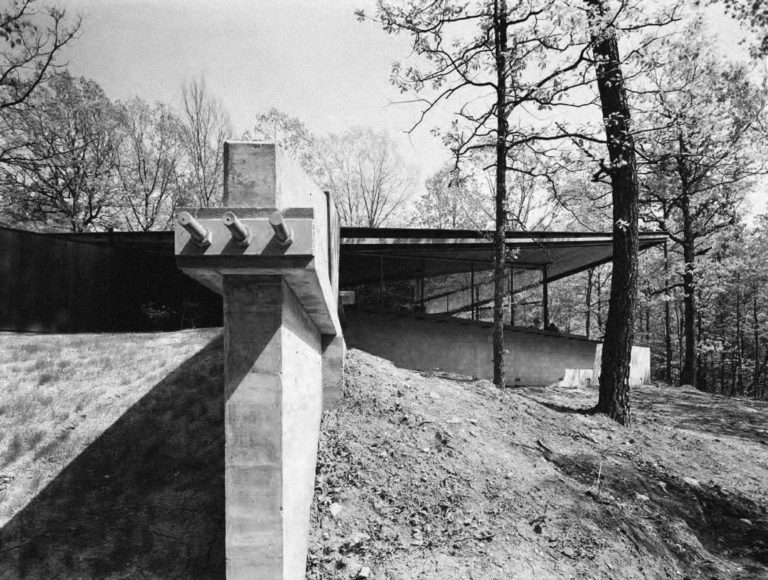 CATALANO Eduardo Raleigh House (1954) – Platform