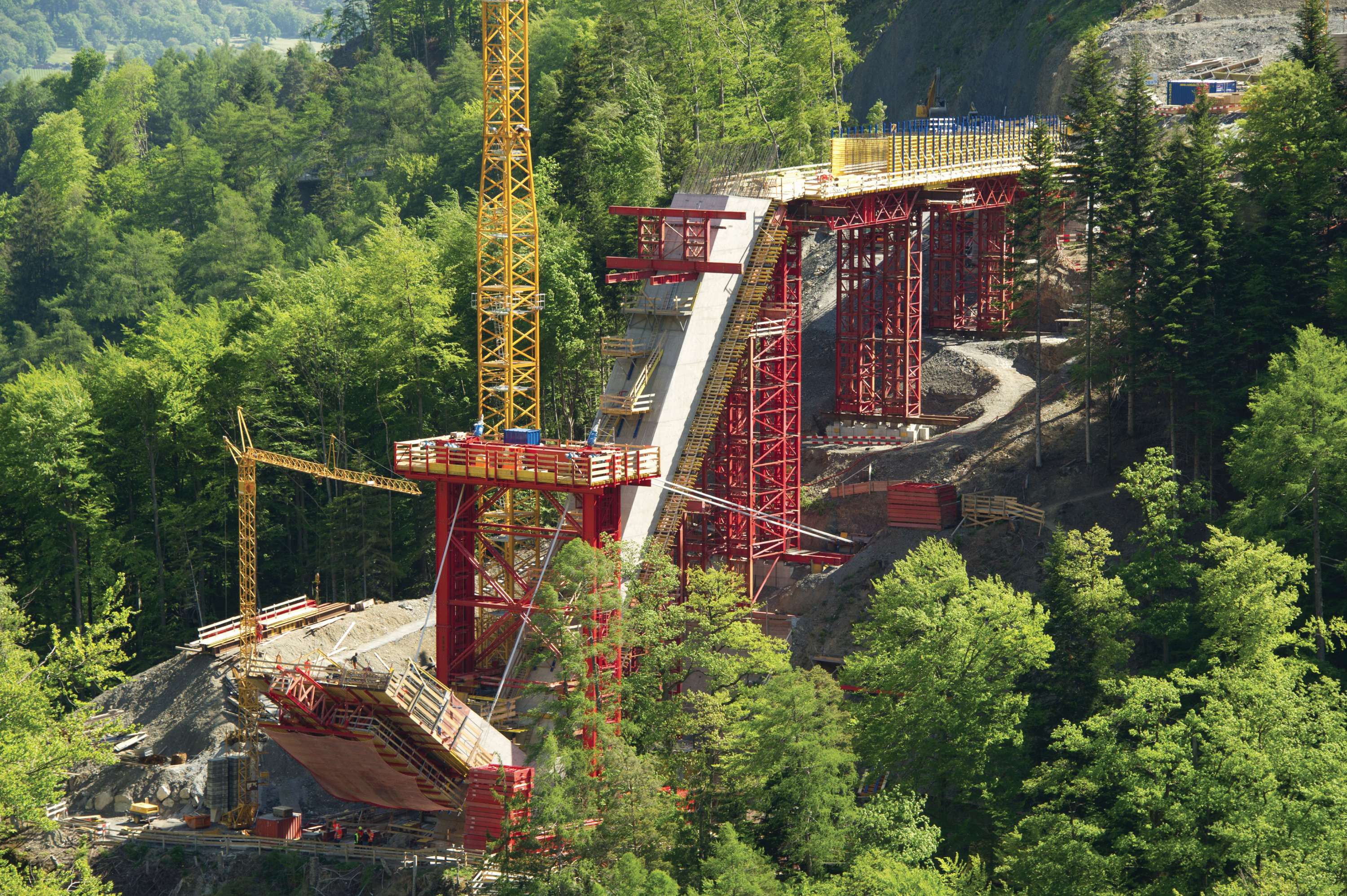 After 4 years of construction, the largest arch bridge in Switzerland ...