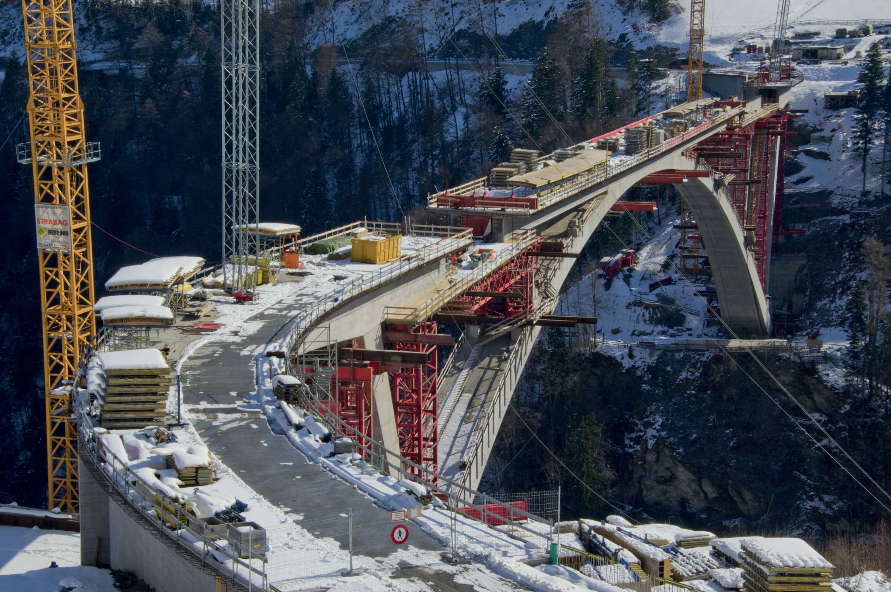 After 4 years of construction, the largest arch bridge in Switzerland ...